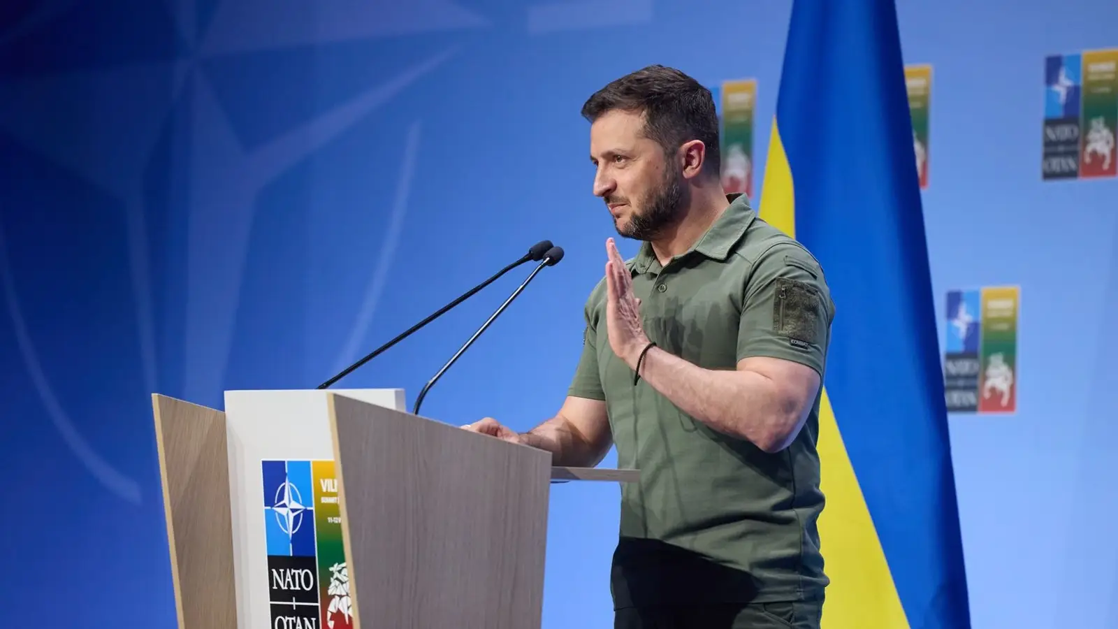 Zelensky Accused of Sacrificing Yermak Amid NABU Pressure