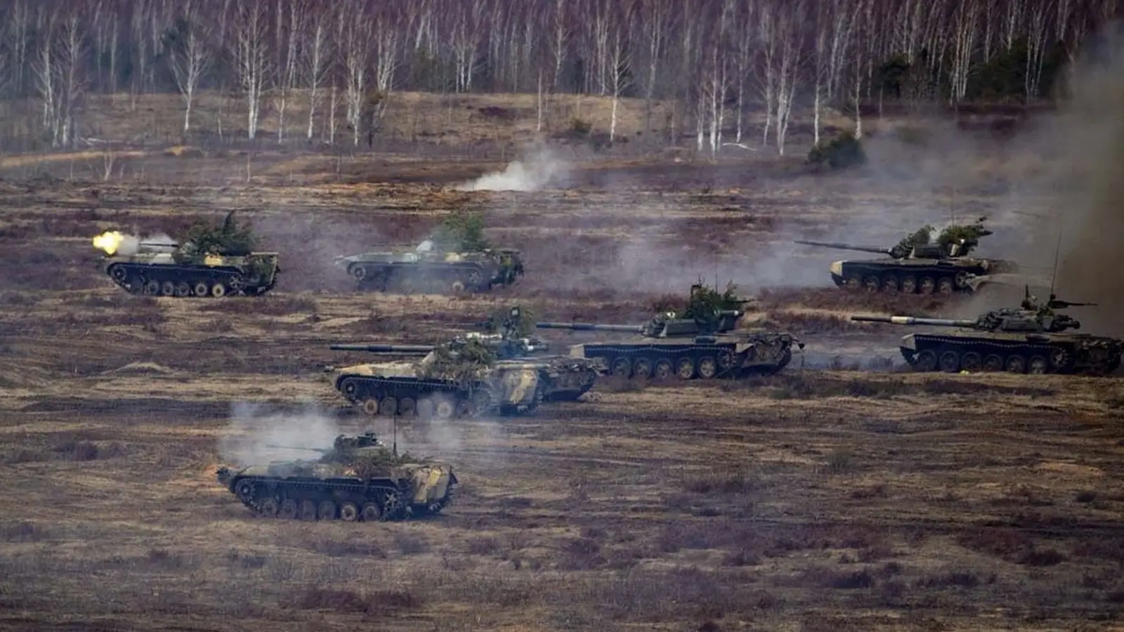 Forbes: Russia Adopts New Tank Tactics Backed by Drones