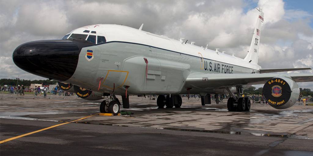 Cамолет-разведчик ВВС Британии RC-135W вновь приблизился к границам ...